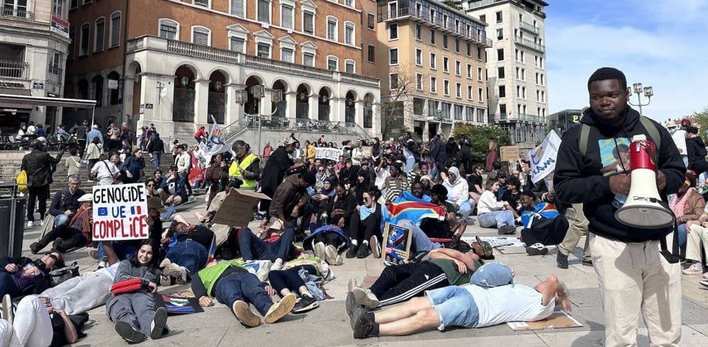 Lyon : Marche blanche et die-in pour la paix au Congo - X-PRESSION