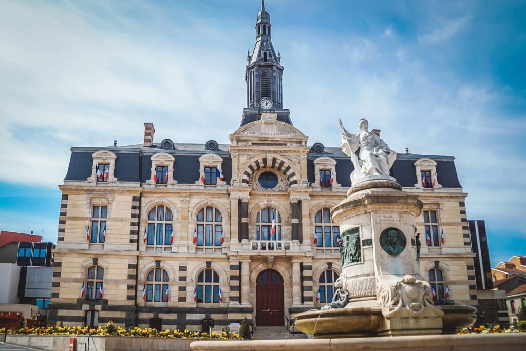 Roanne : à qautre mois des municipales, la tension politique monte - X ...